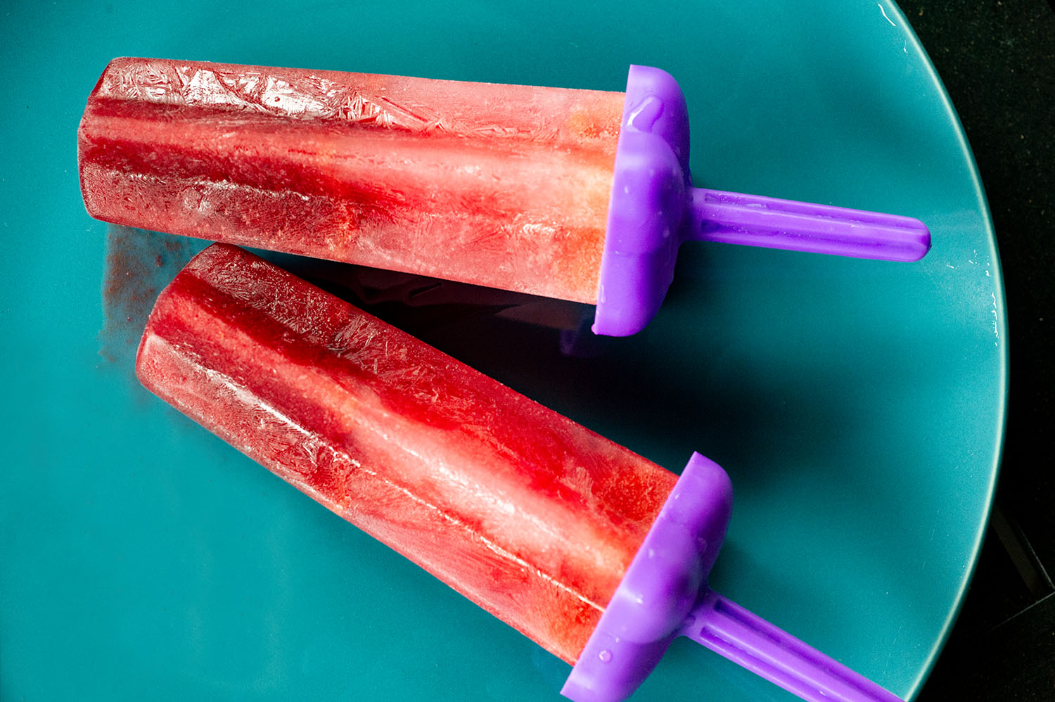 Cherry Lemonade Popsicles - The Two Bananas